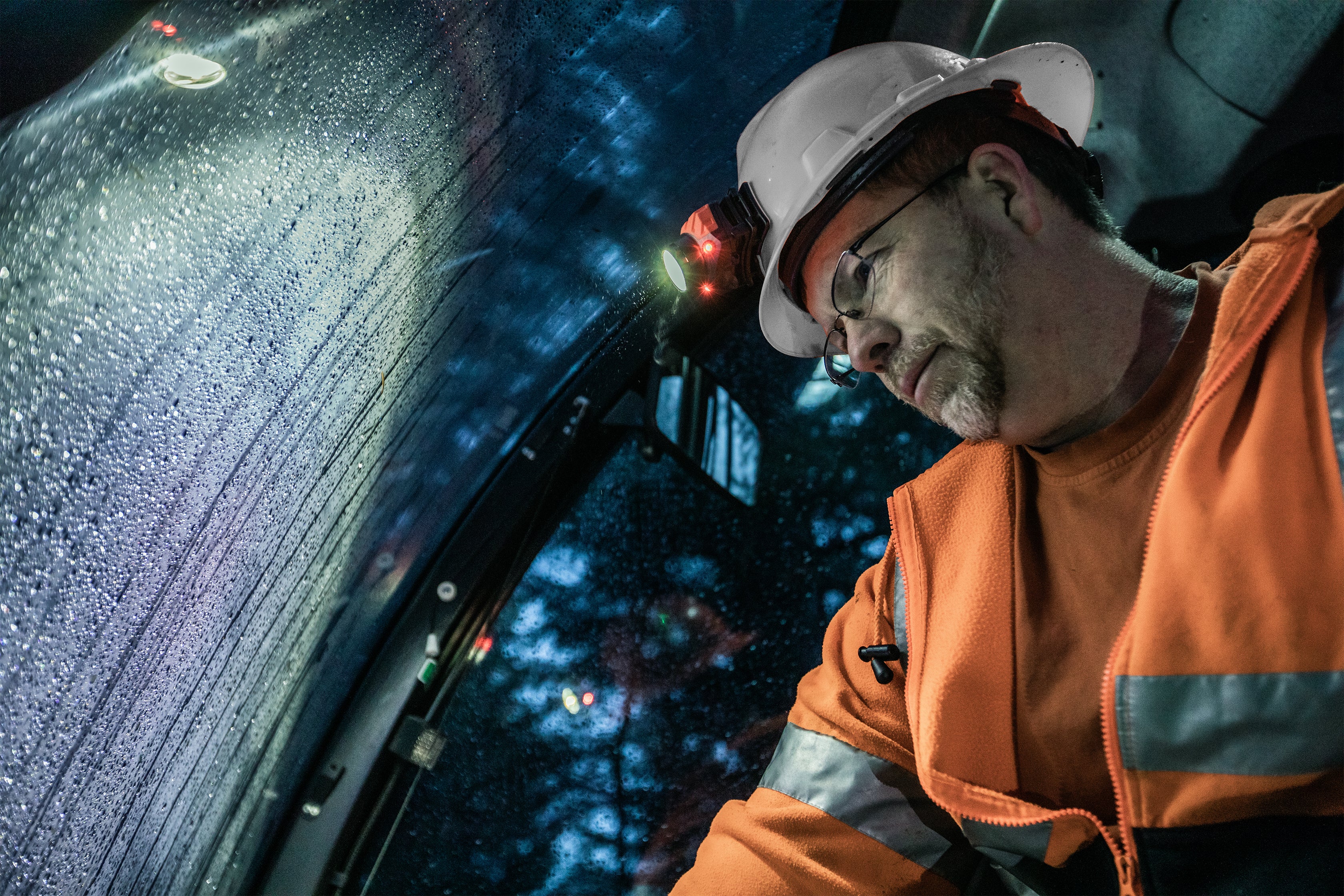 COAST: Innovative LED Flashlights and Hands-Free Lighting Solutions ...